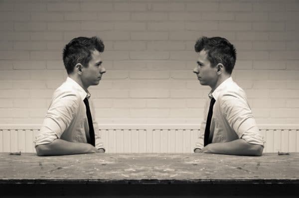Mirroring Others: A Quick Technique to Boost Connection - WiseInsights.net